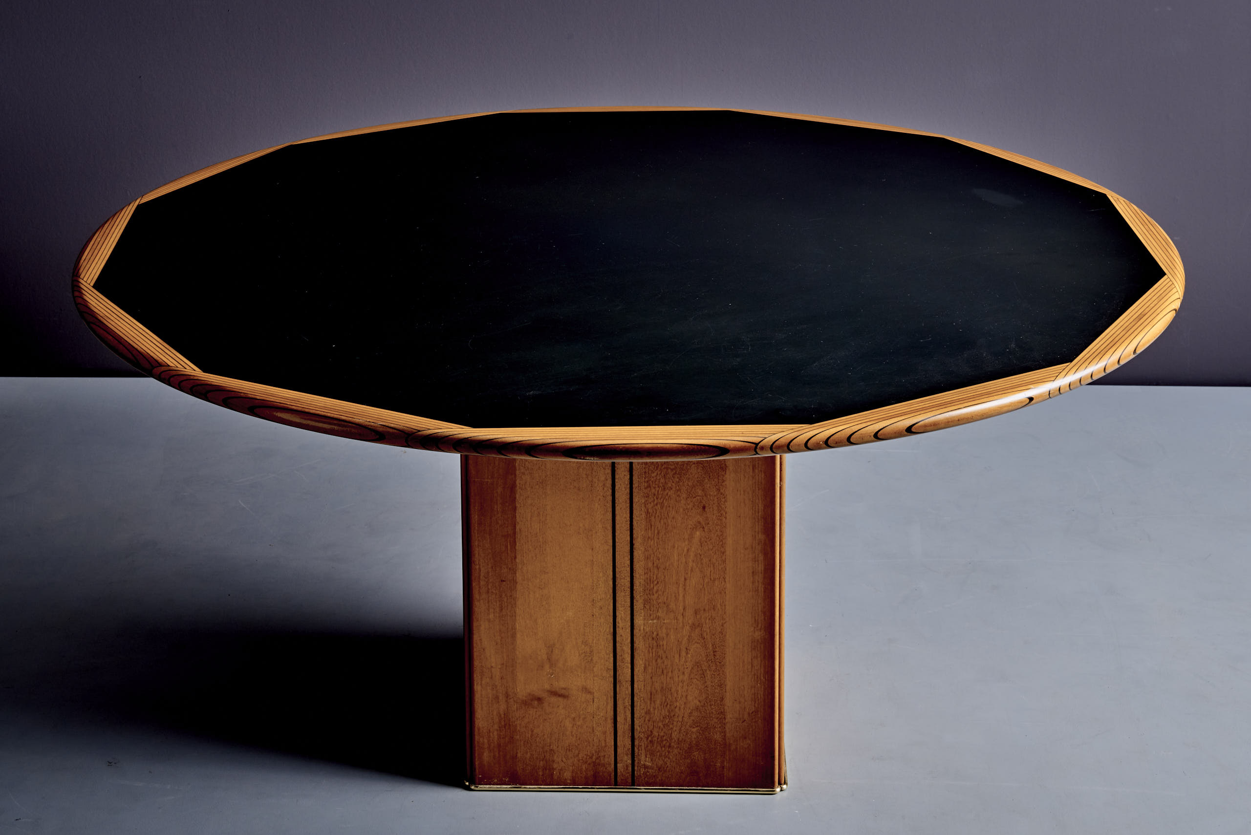 Artona Round Dining Table by Afra & Tobia Scarpa for Maxalto