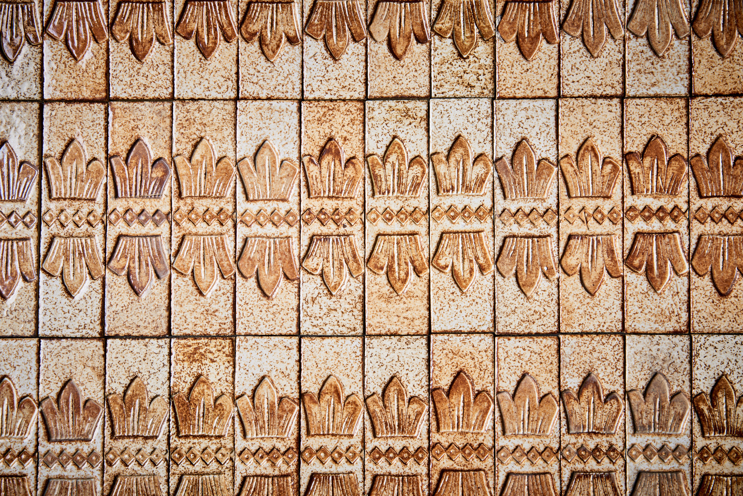 Roger Capron ceramic tiles with decor leaf in rectangular size