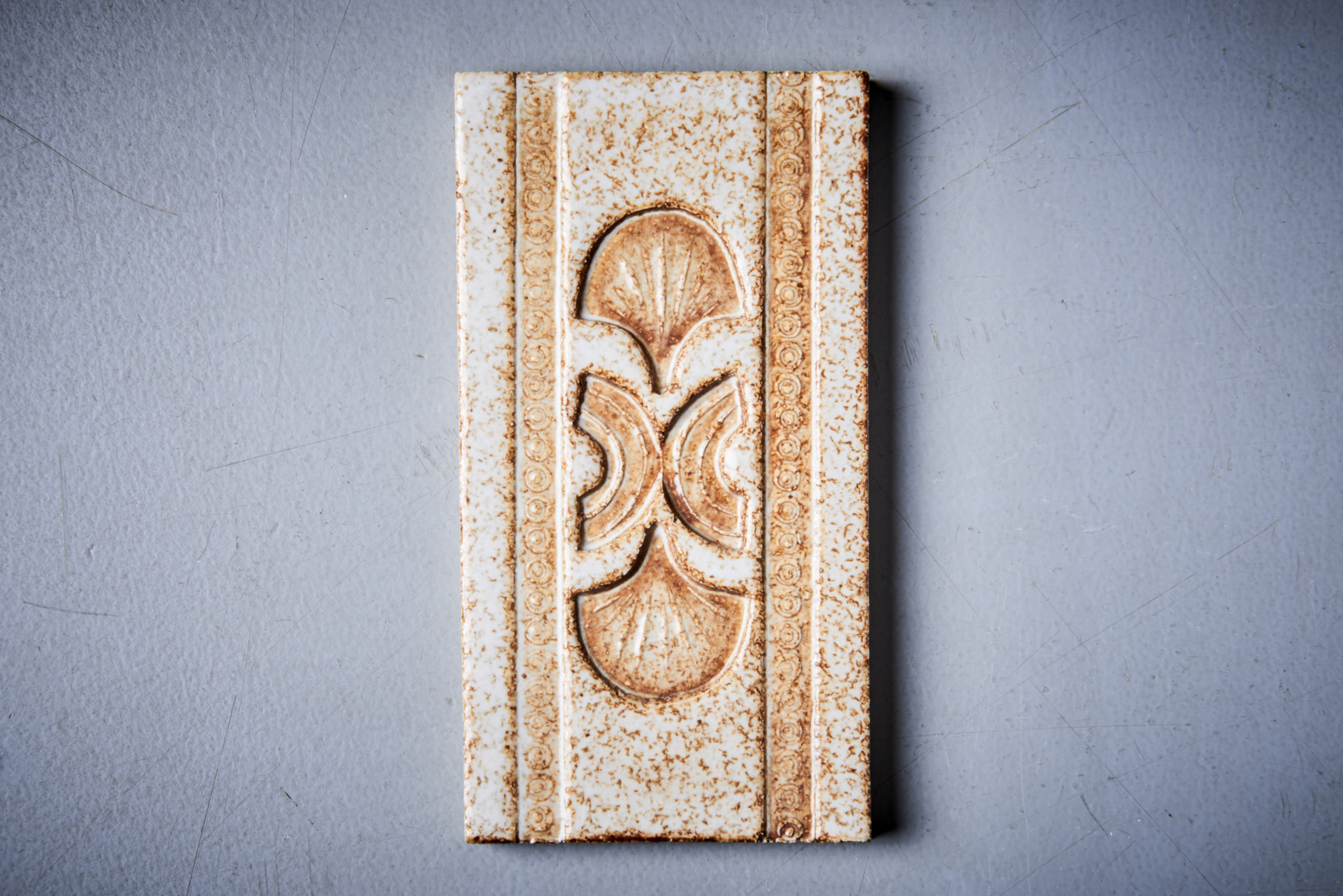 Roger Capron Ceramic tiles with mussel decor rectangular size