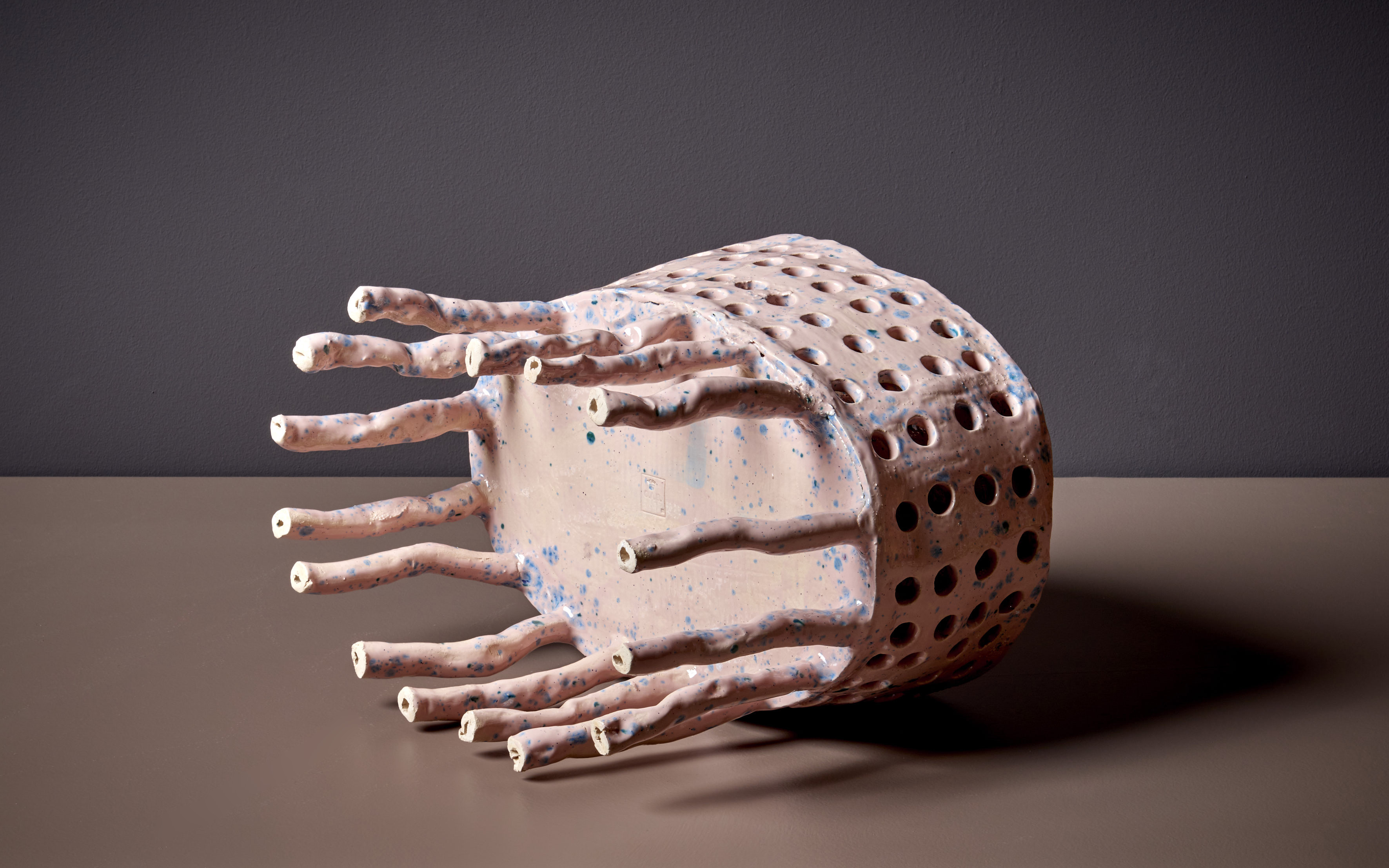 Ceramic vessel Nr. 297 by Onka Allmayer-Beck in pink