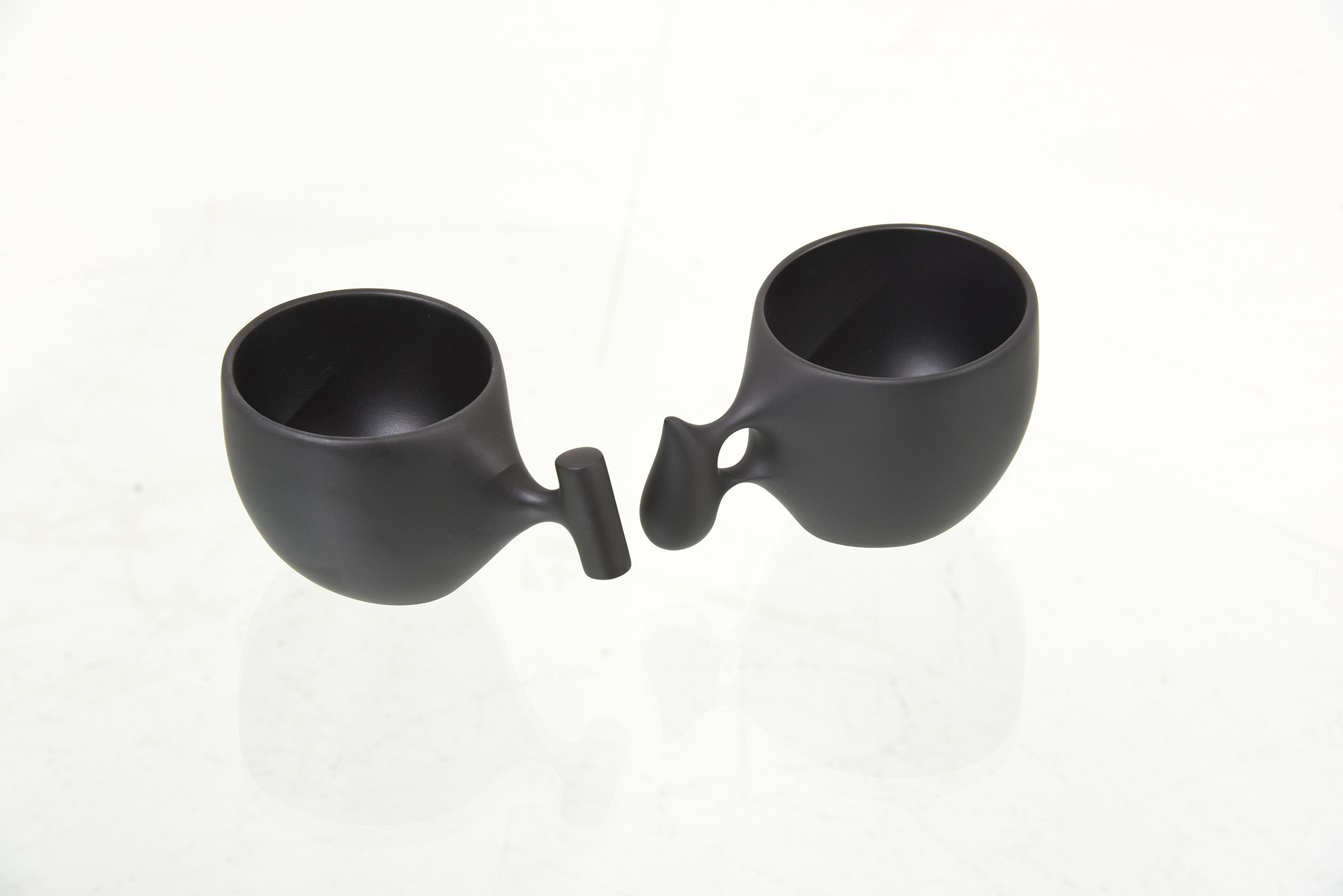 Set of Mugs, Coffee Scoop and Tong by Hokuto Sekine,
