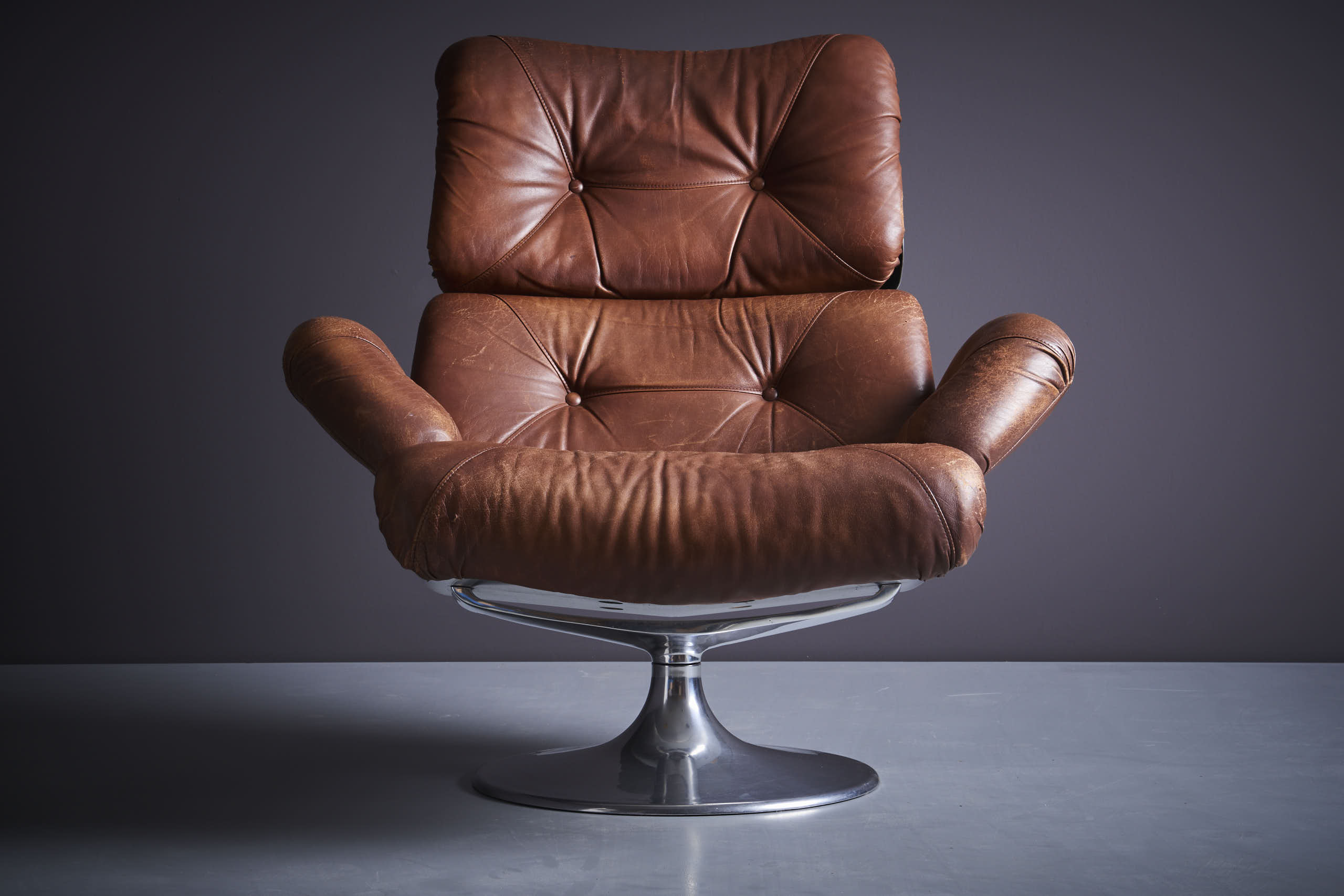 Xavier Feal Lounge Chair with Ottoman
